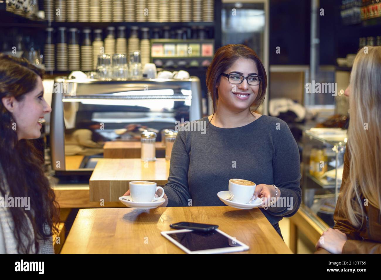 cafe, serve, waitress, coffee bar, cafes, serves Stock Photo - Alamy