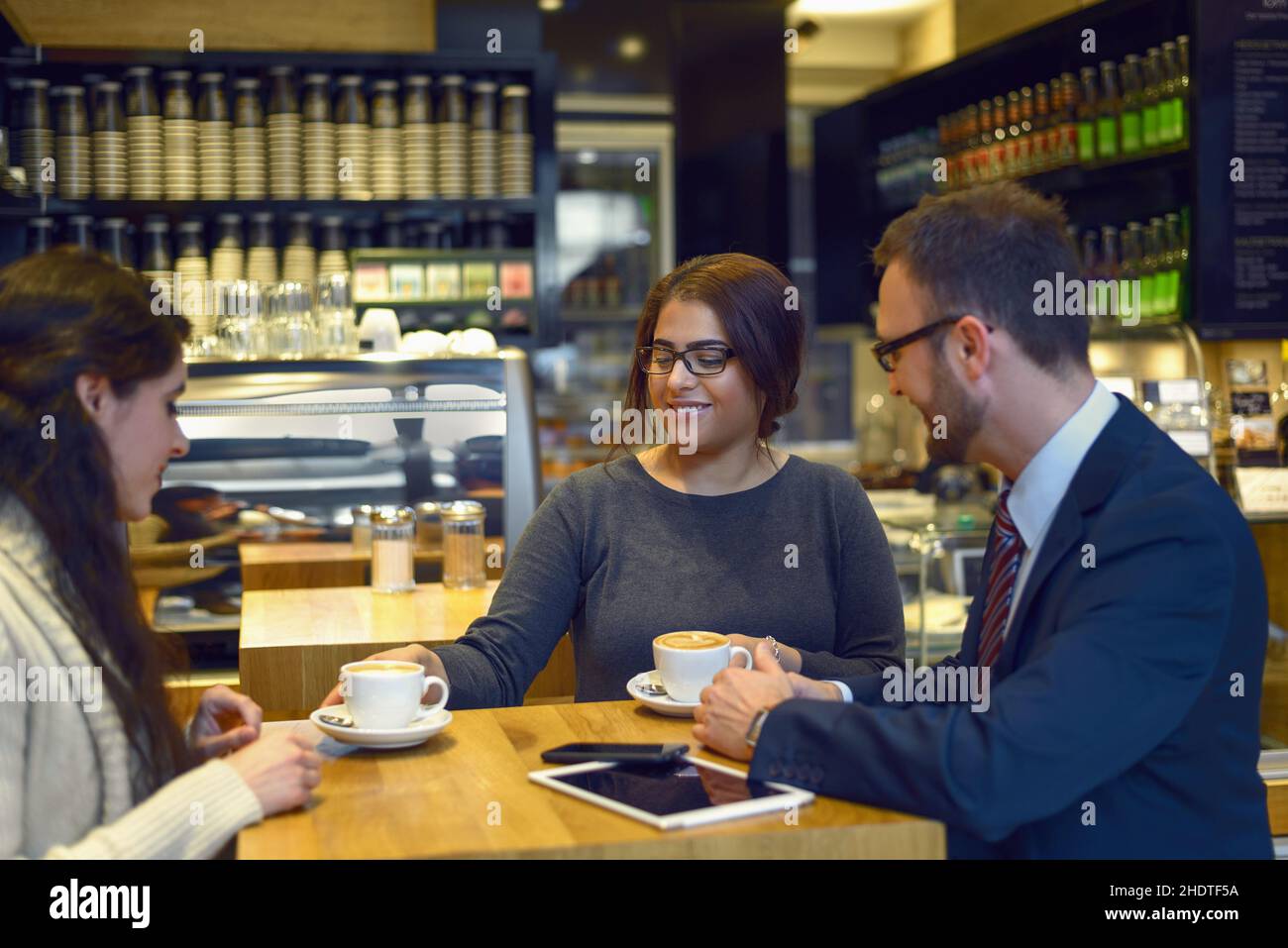 cafe, serve, coffee bar, cafes, serves Stock Photo - Alamy