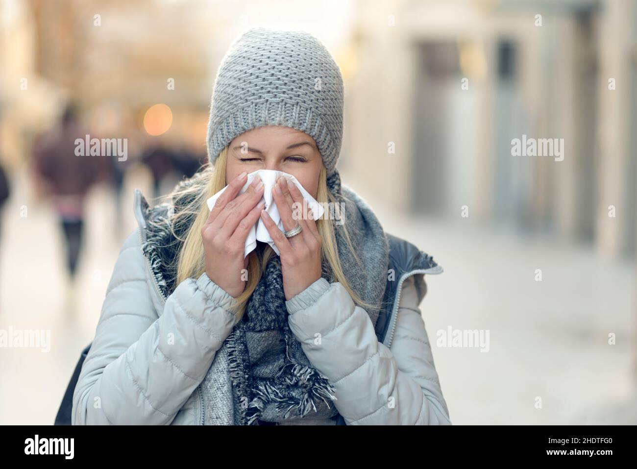 Allergy sniffing hi-res stock photography and images - Alamy