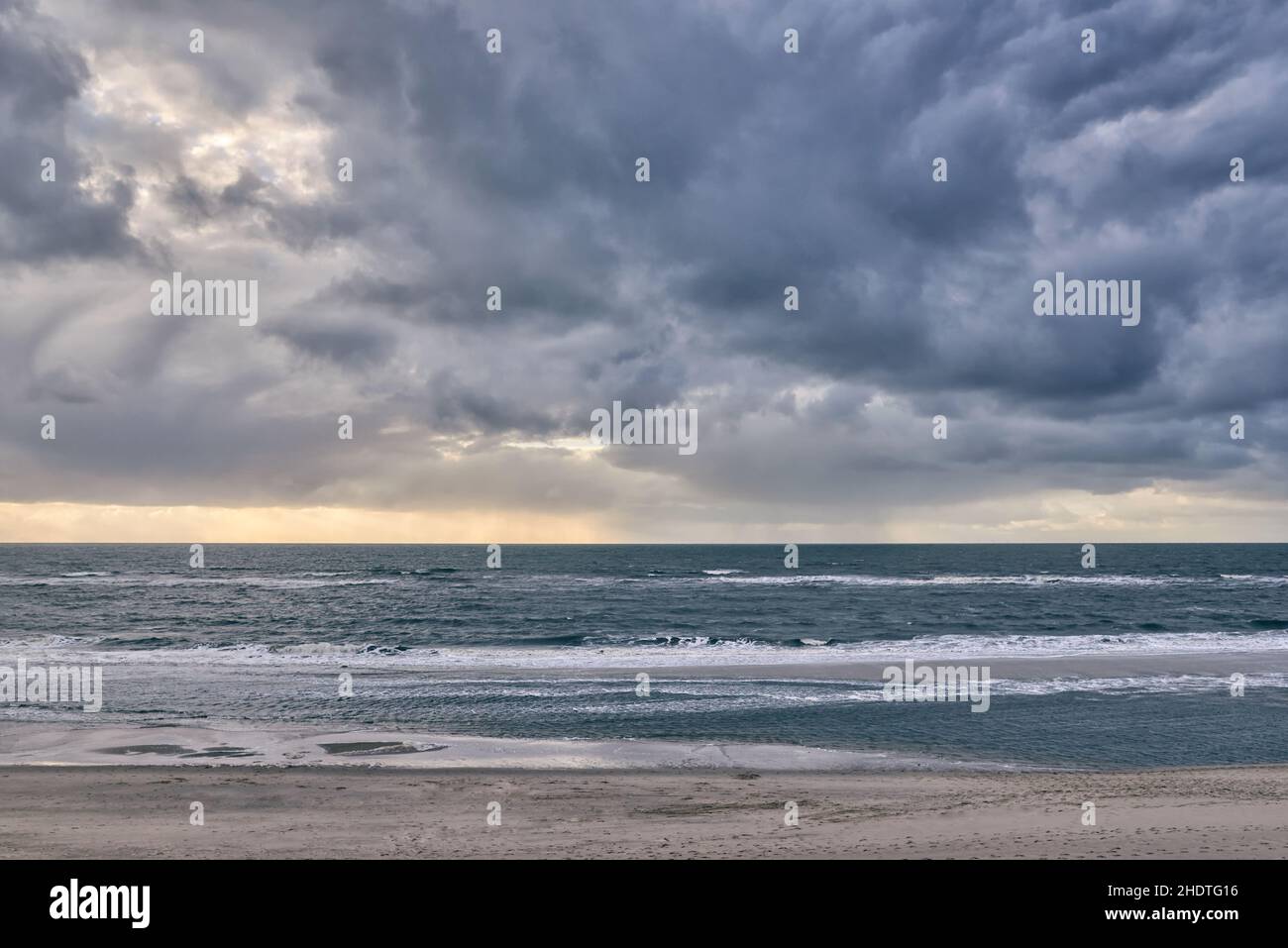 horizon, sea, rain cloud, horizons, seas, clouds, rain clouds Stock ...
