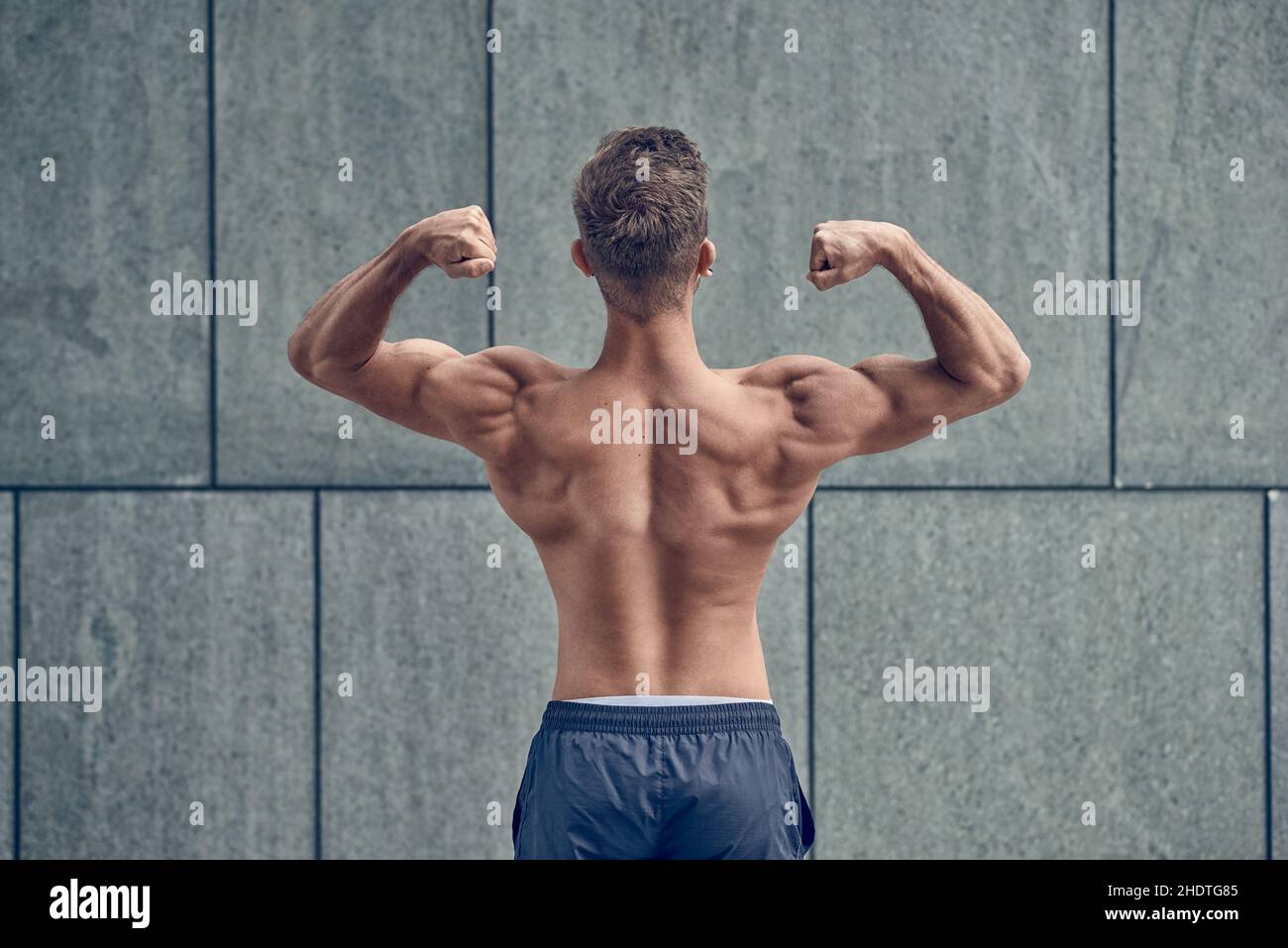 Male bodybuilders posing hi-res stock photography and images - Alamy