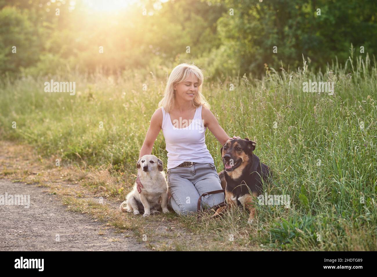 Women dog hi-res stock photography and images - Alamy