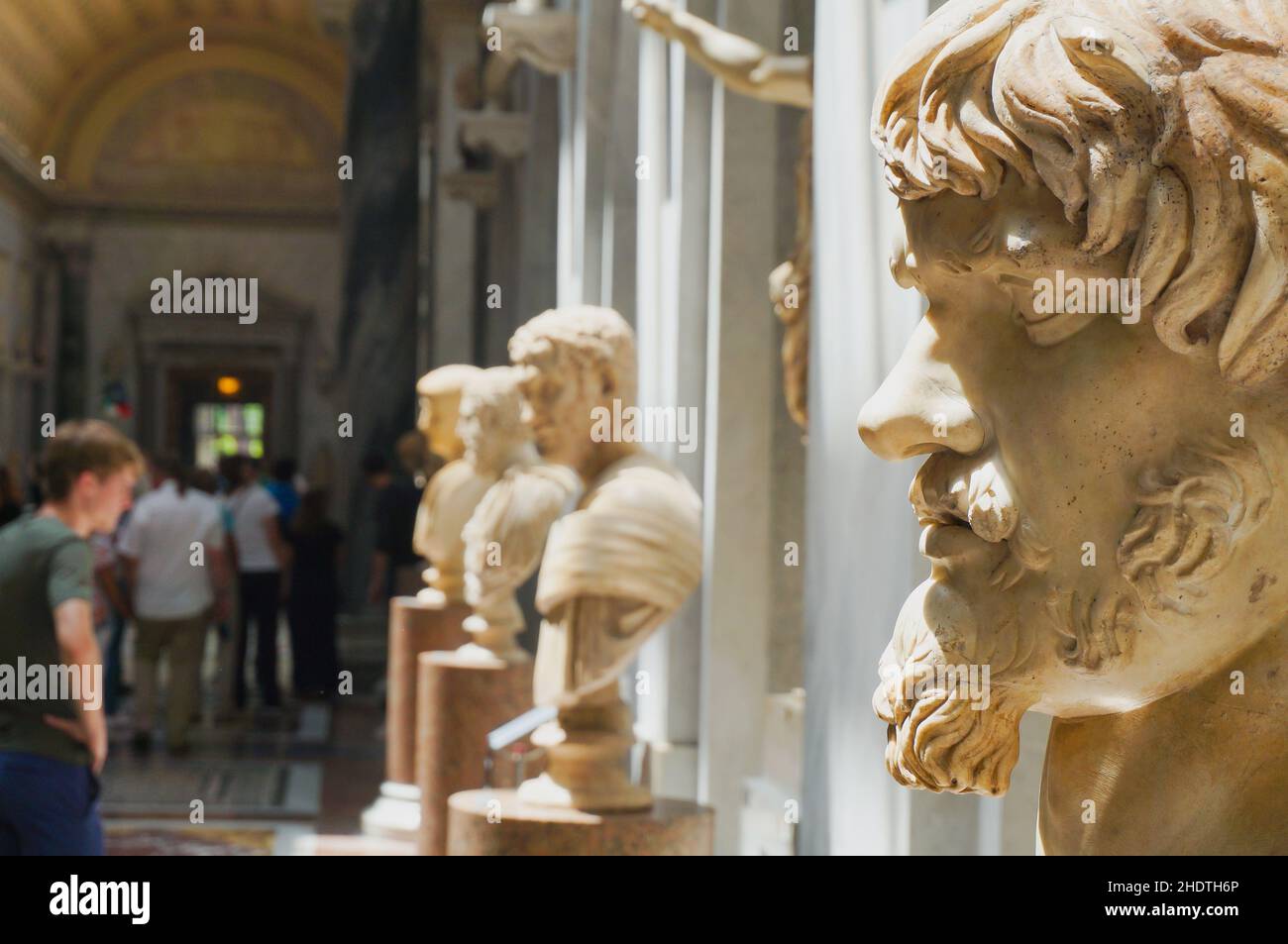 Antique marble busts in the Vatican Museums Stock Photo - Alamy