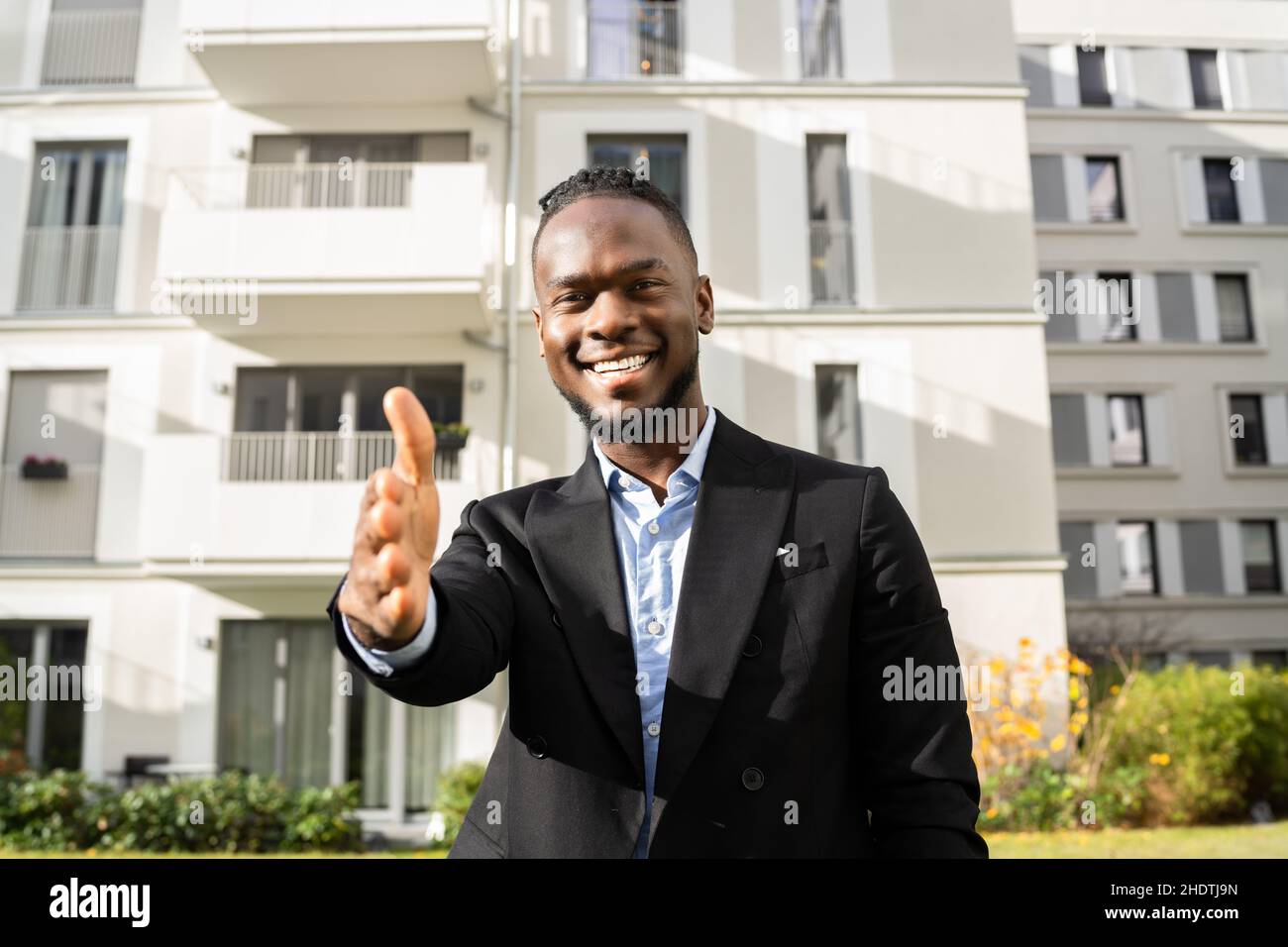 Selling agent hi-res stock photography and images - Alamy