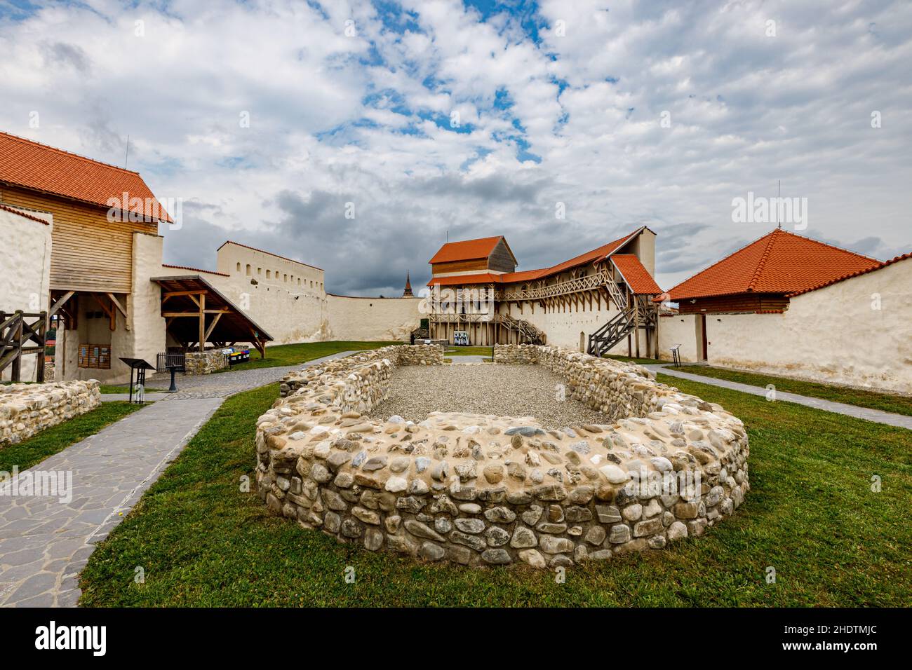 The Marienburg castle of Feldiora in Romania The Marienburg castle of ...