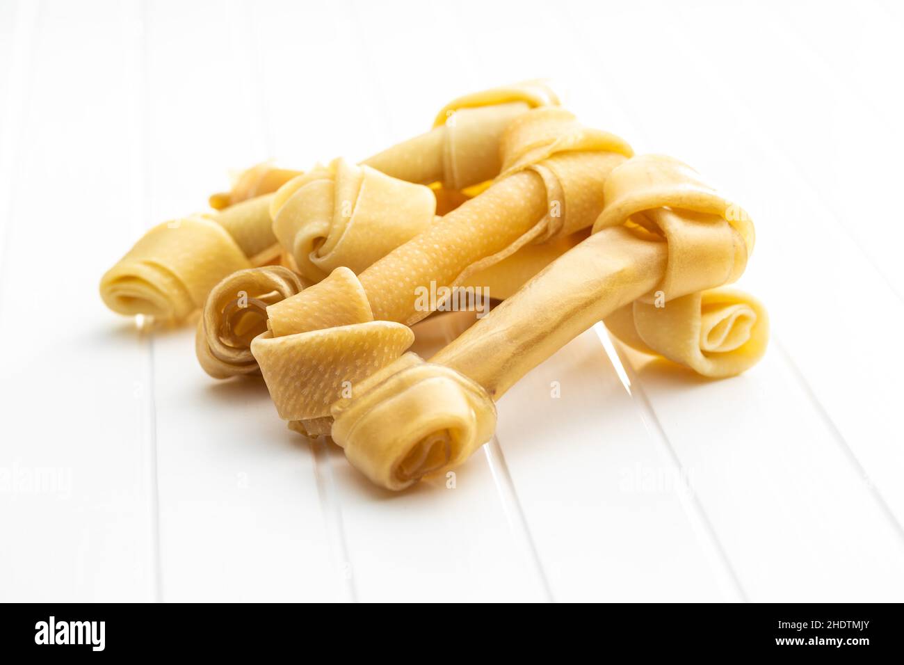 Dogs eating dinner table hi-res stock photography and images - Alamy