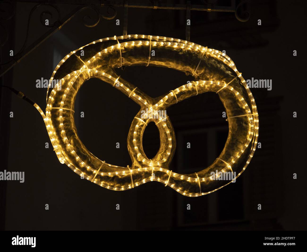 Pretzel Brezel sign neon light Stock Photo - Alamy