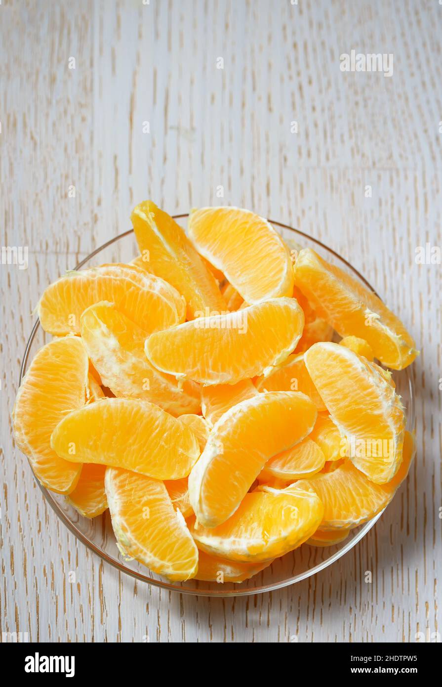 tandarine, mandarin slices, tangerines Stock Photo - Alamy