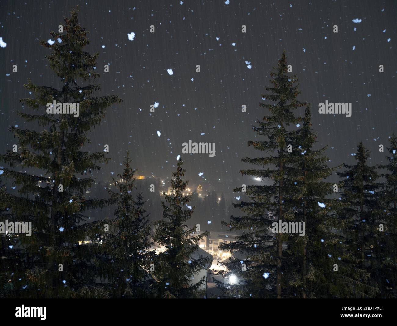 Snow falling night mountain hi-res stock photography and images - Alamy