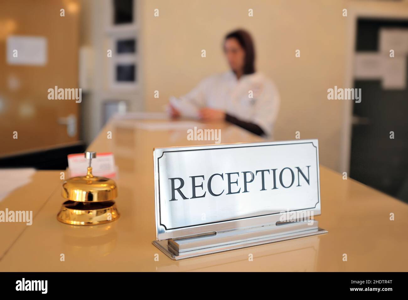 Reception desks hi-res stock photography and images - Alamy