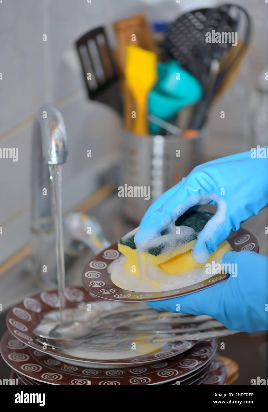 Dishwashing sinks hi-res stock photography and images - Alamy