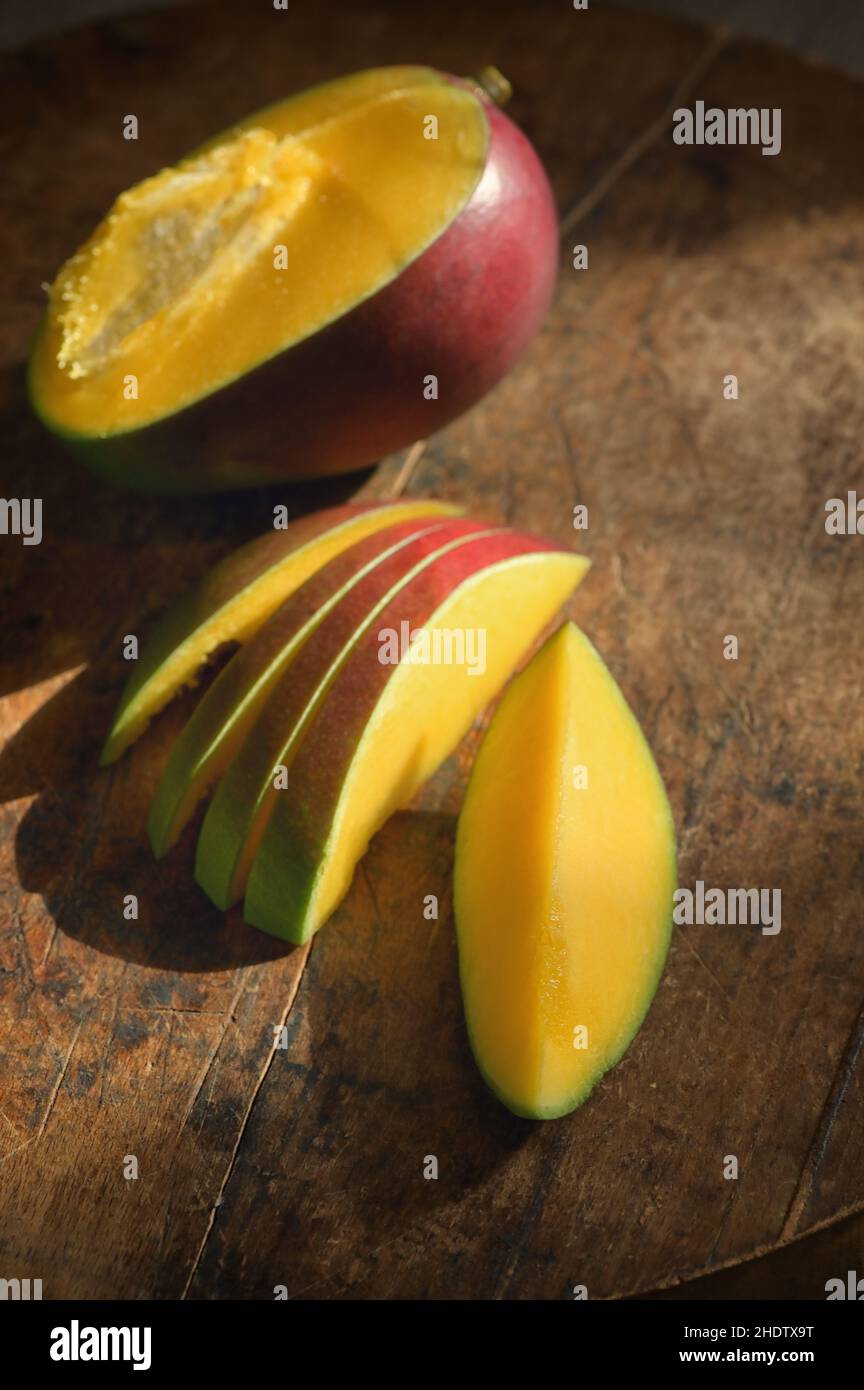 Mango slice hi-res stock photography and images - Alamy