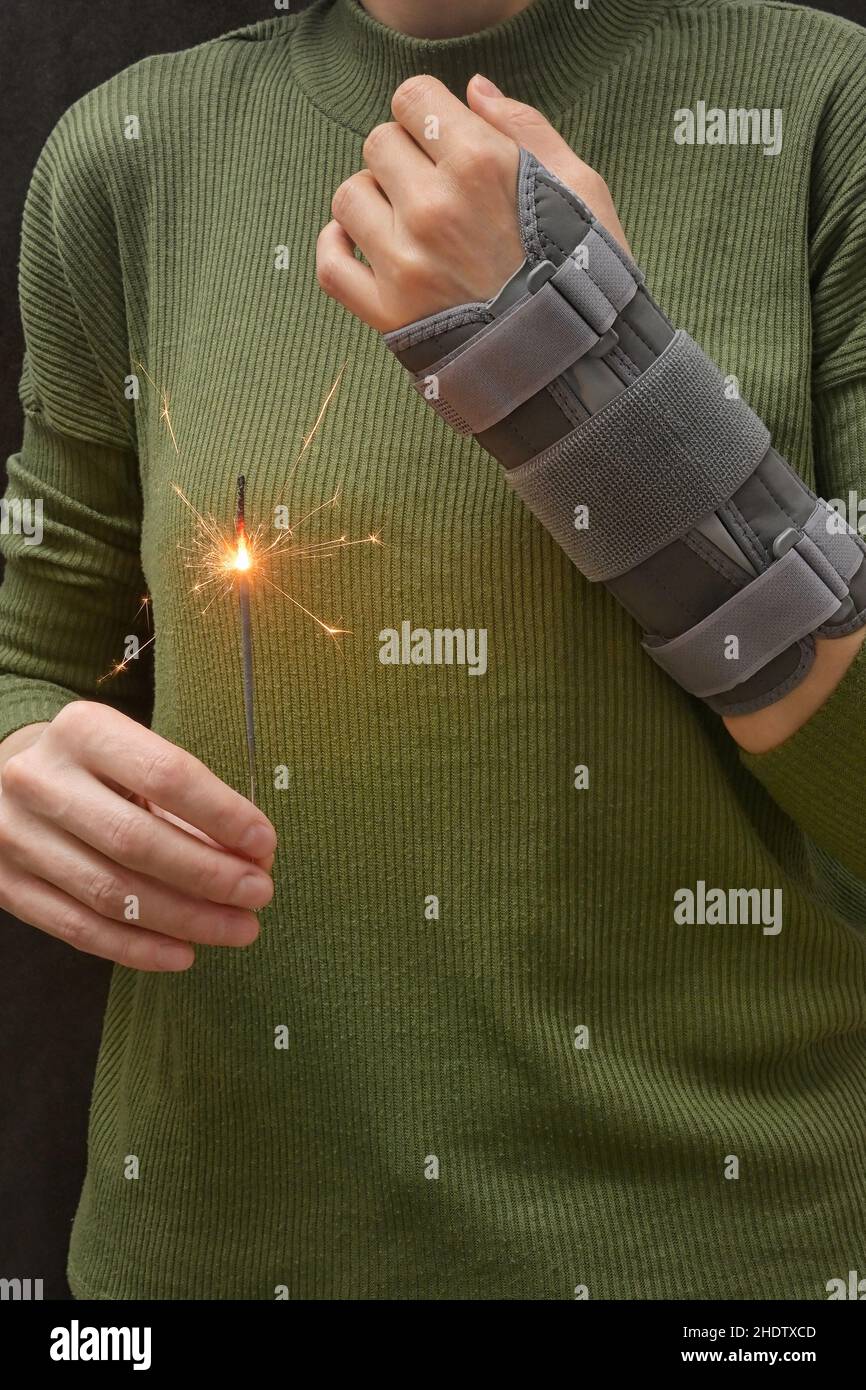 Wrist splint hi-res stock photography and images - Alamy