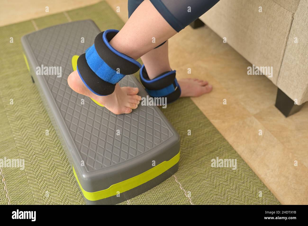 Foot weights hi-res stock photography and images - Alamy