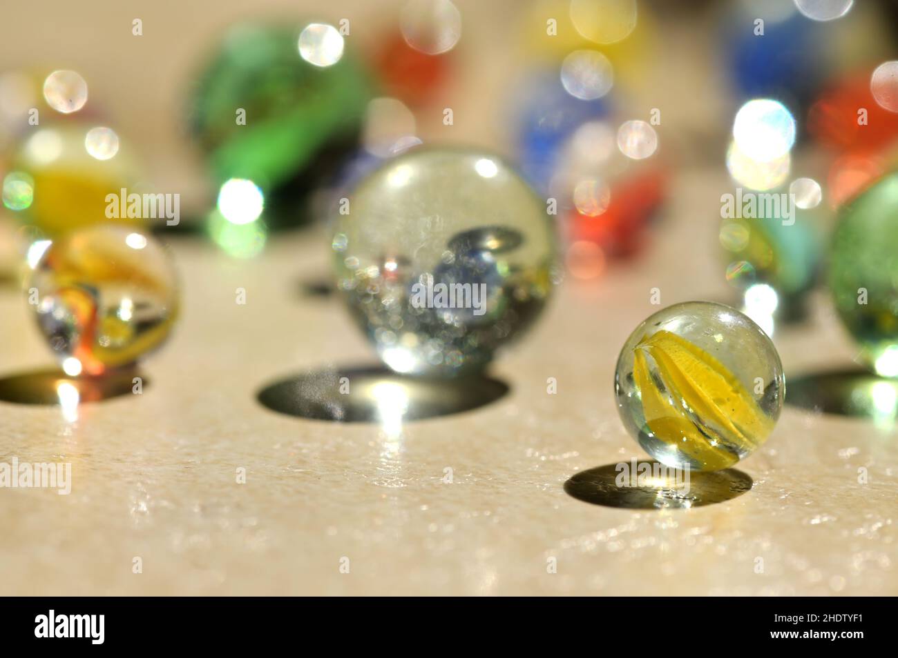 How many marbles hi-res stock photography and images - Alamy