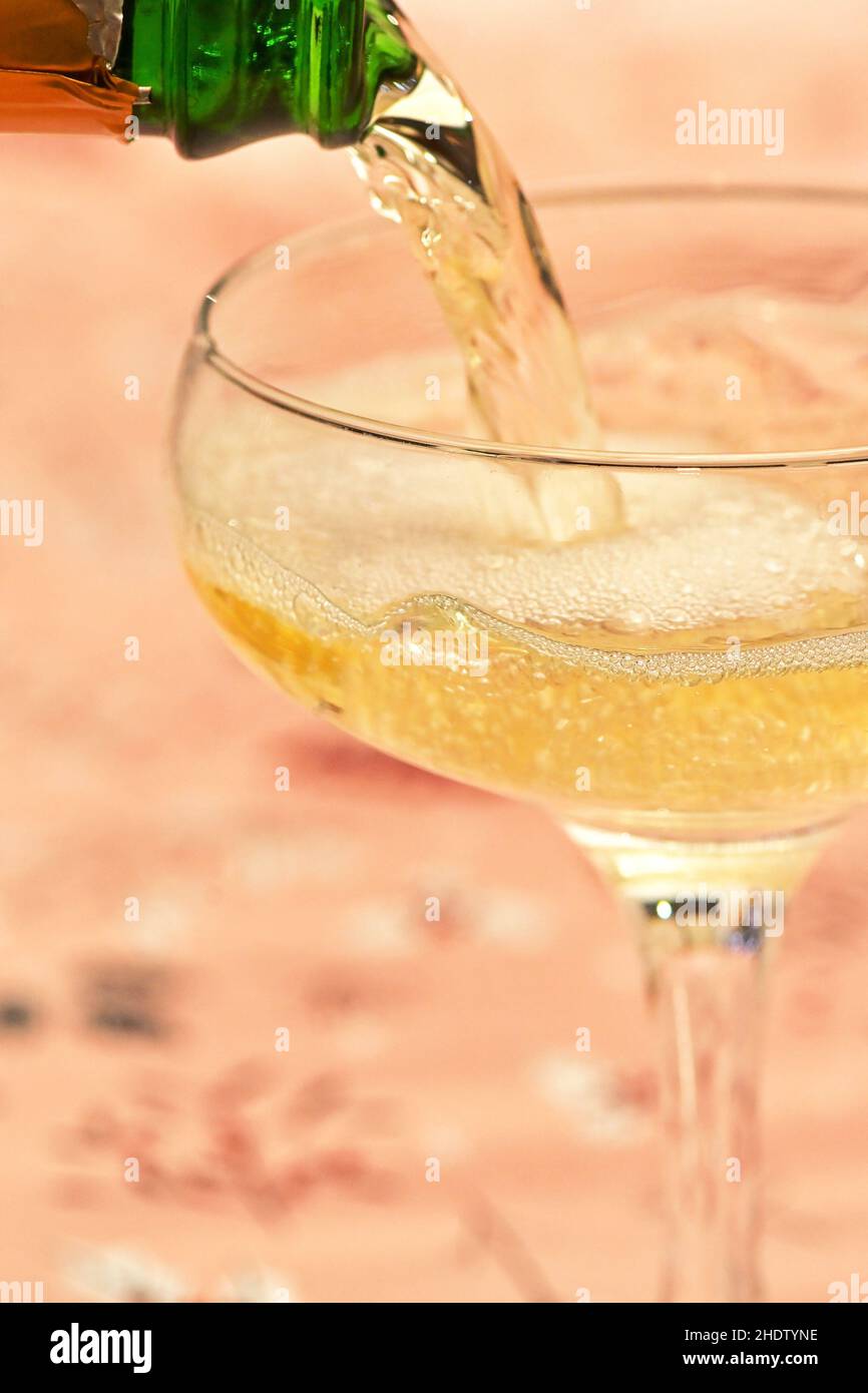 alcohol, sparkling, pouring, alcohols Stock Photo - Alamy