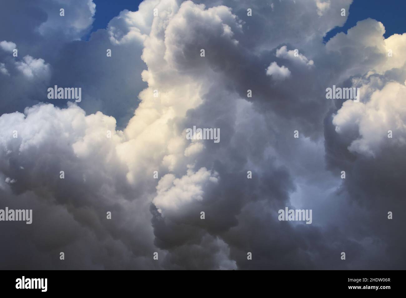 Overcasts hi-res stock photography and images - Alamy