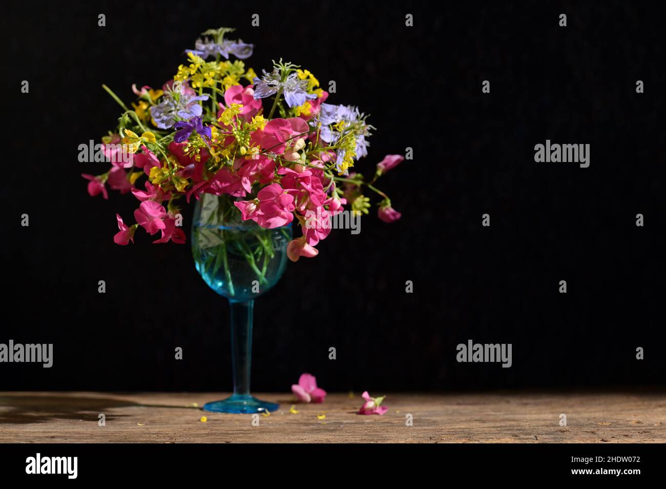 Black glass vase hi-res stock photography and images - Alamy