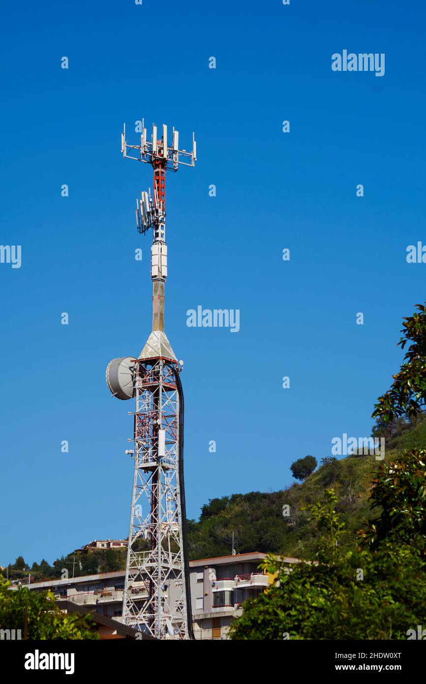 Telecommunications infrastructure towers hi-res stock photography and ...