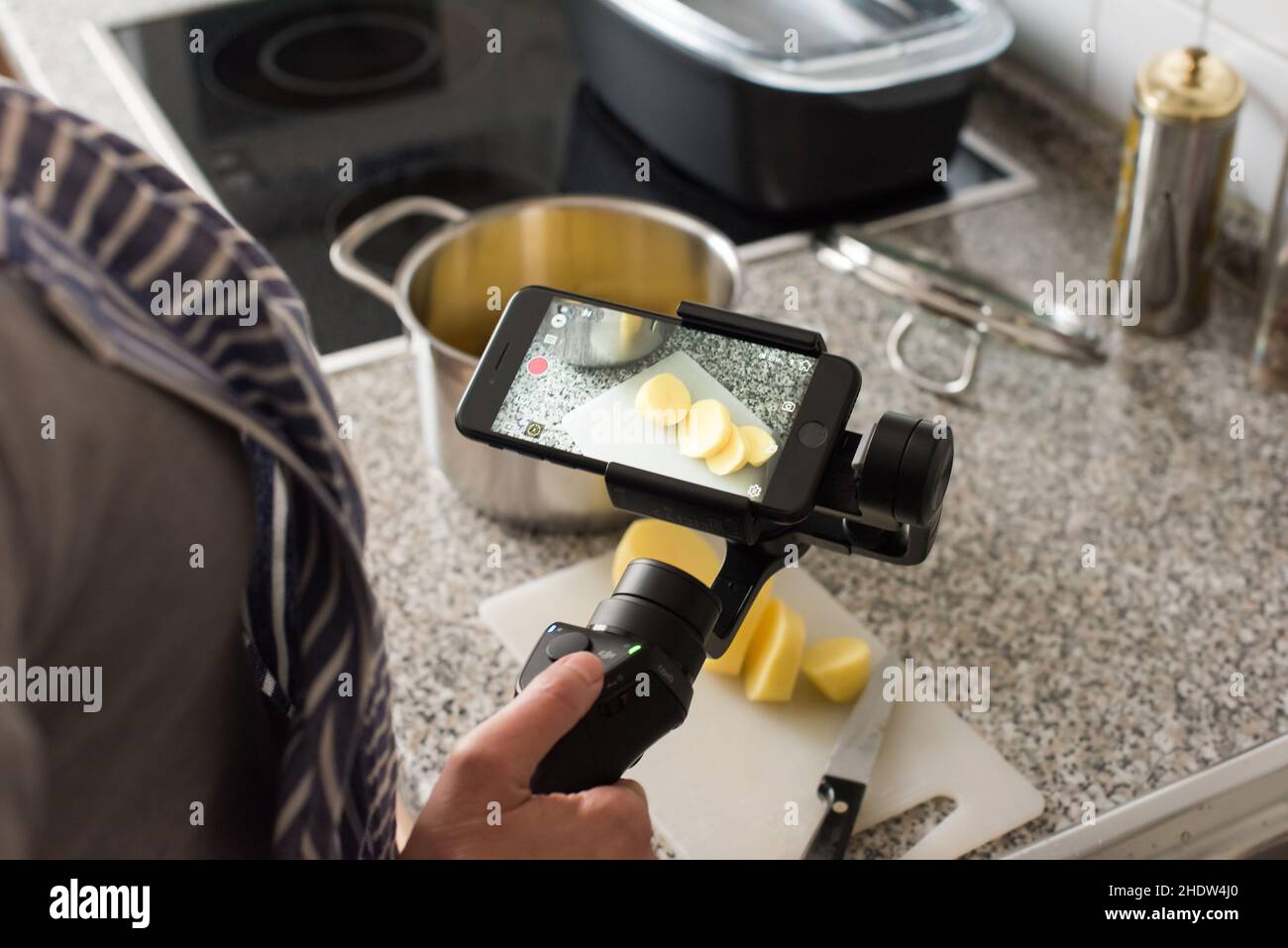 Filming with phones hi-res stock photography and images - Alamy