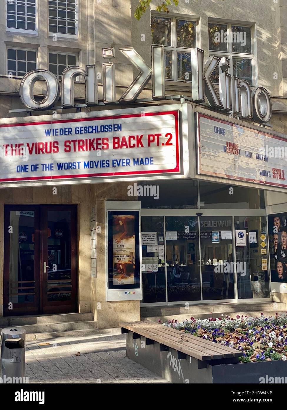 Closed theaters hi-res stock photography and images - Alamy
