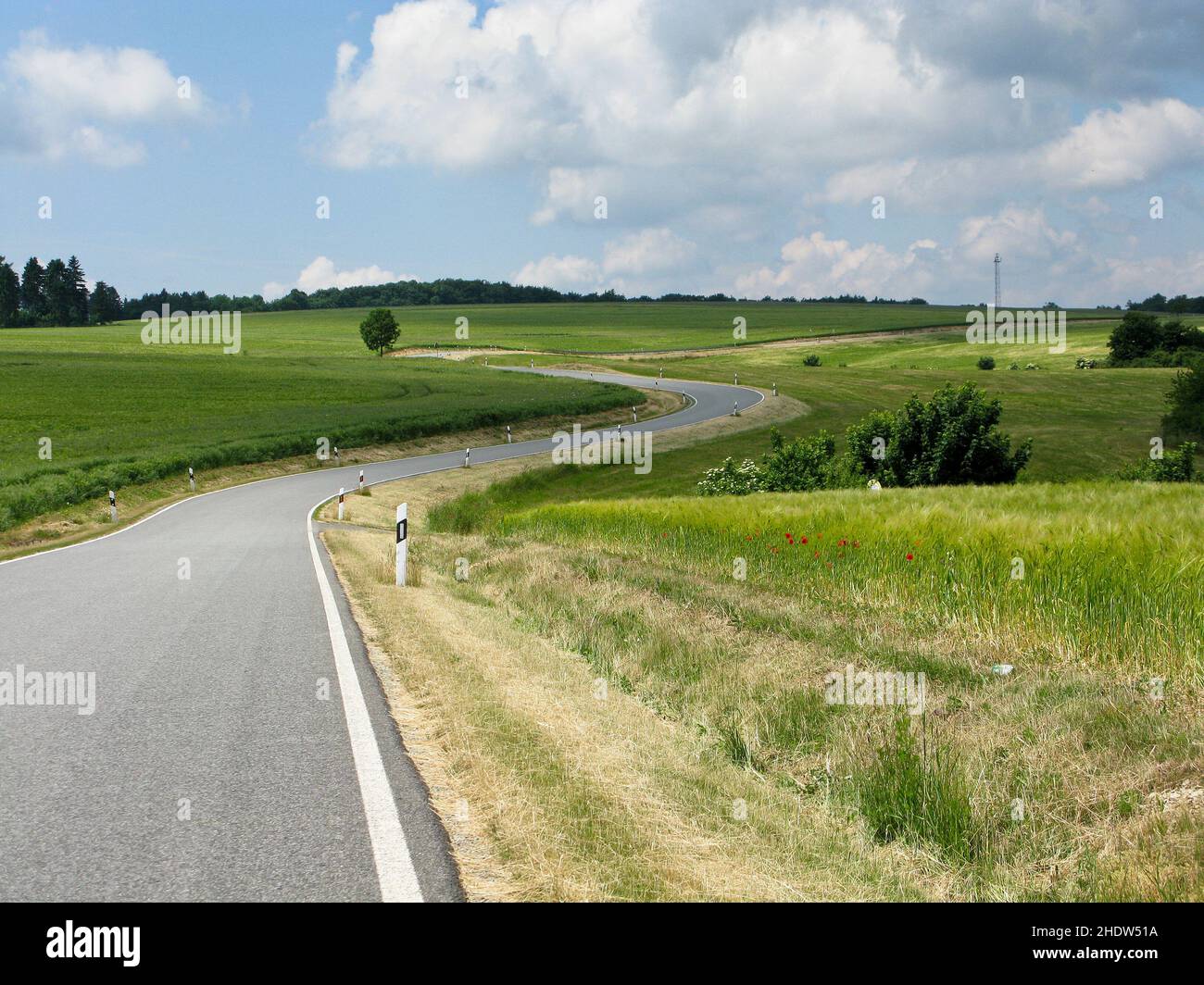 Street and road hi-res stock photography and images - Alamy