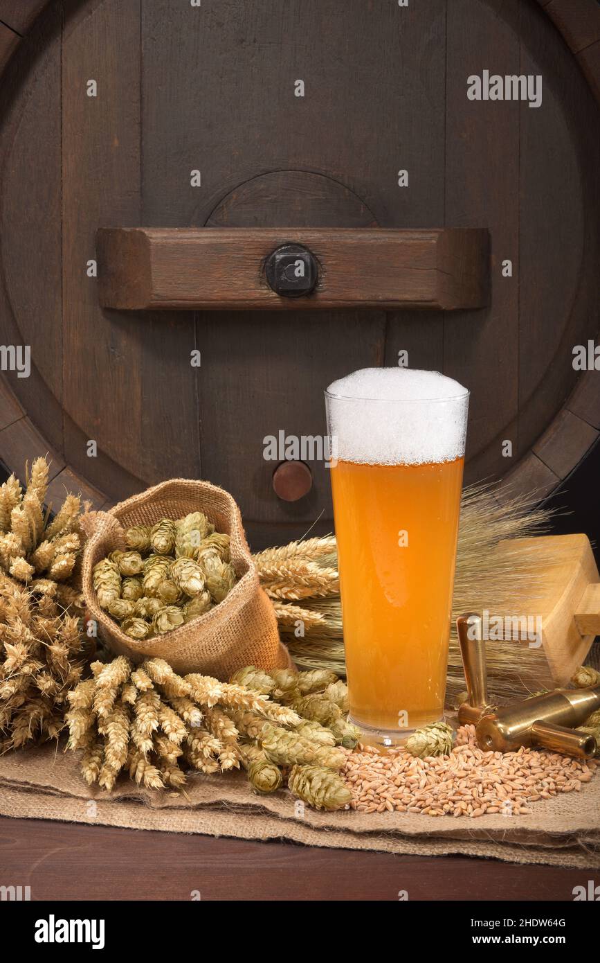 Beers kegs hi-res stock photography and images - Alamy