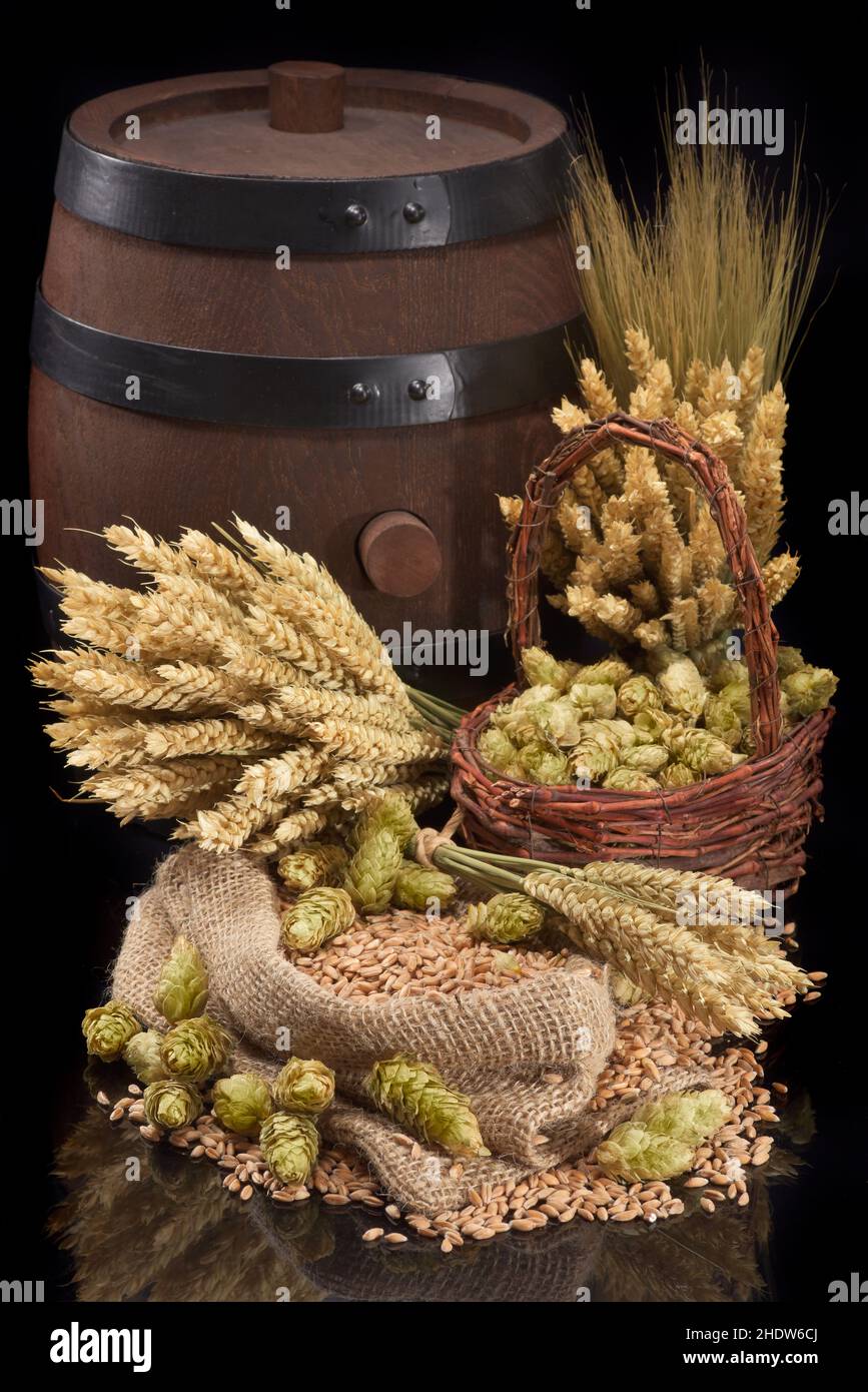 Beers on barrel hi-res stock photography and images - Alamy