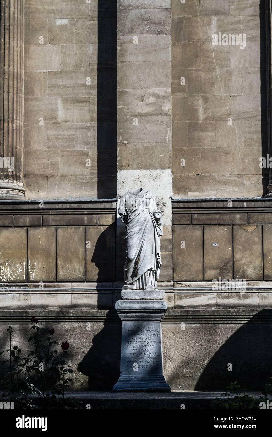 Istanbul archaeological museum statue hi-res stock photography and ...