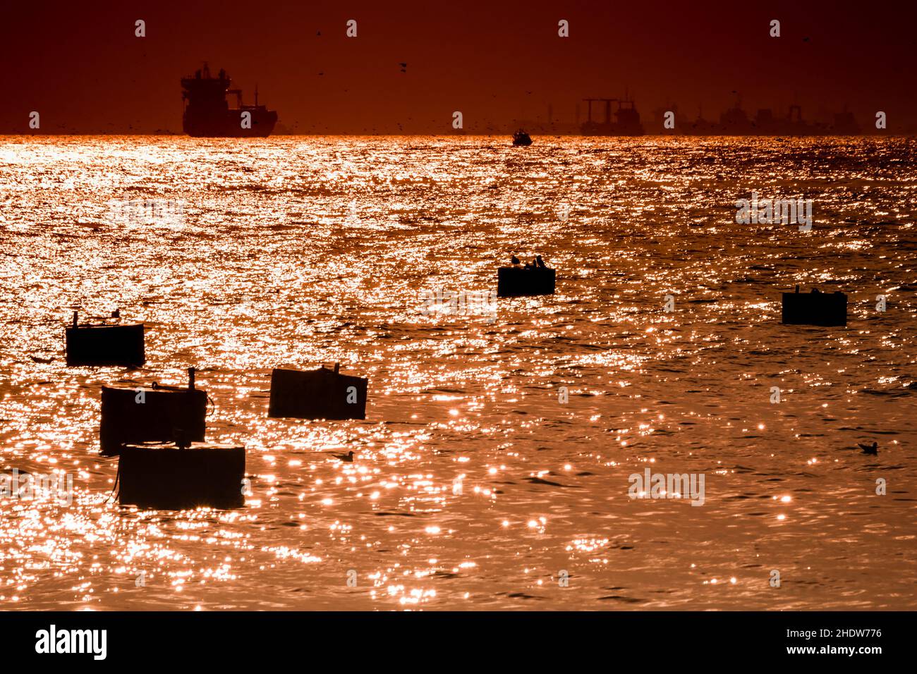 Landscape and ships hi-res stock photography and images - Alamy