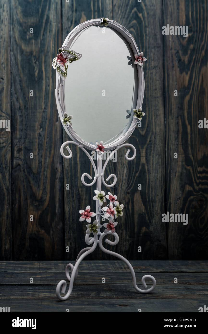 Decorative mirror hi-res stock photography and images - Alamy