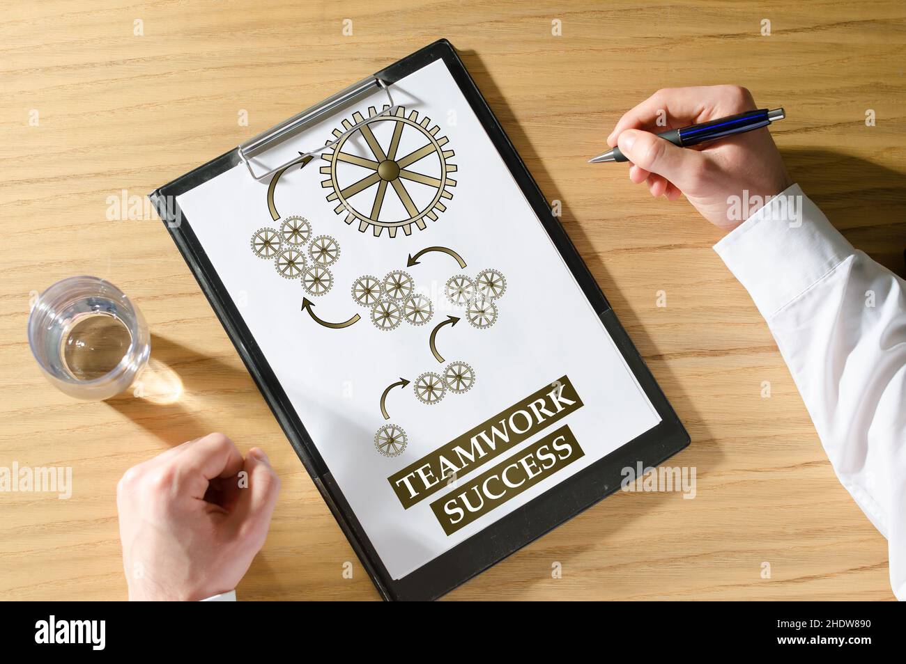 Teamwork success concept on a clipboard Stock Photo - Alamy