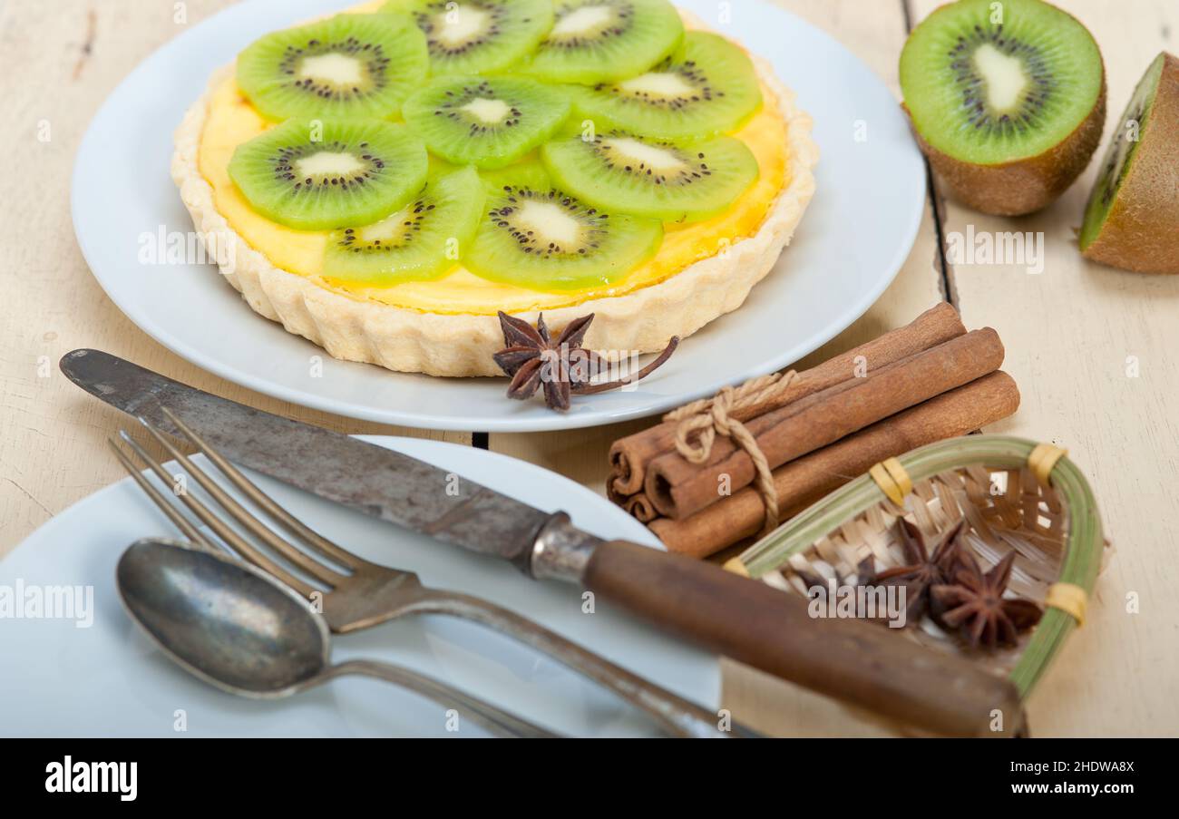 kiwi, fruit pie, kiwis, pies Stock Photo - Alamy