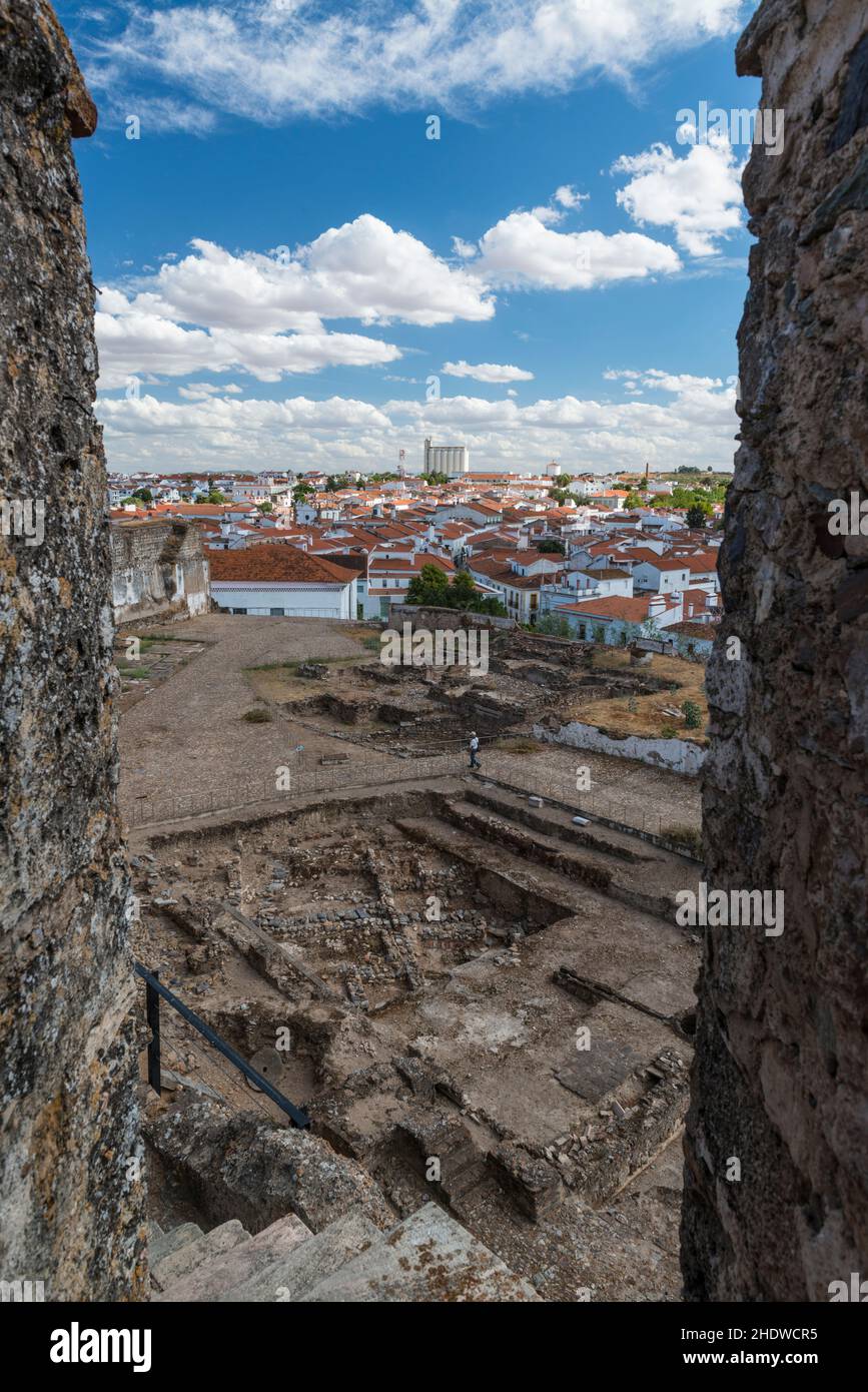 Whitewashed castle hi-res stock photography and images - Alamy