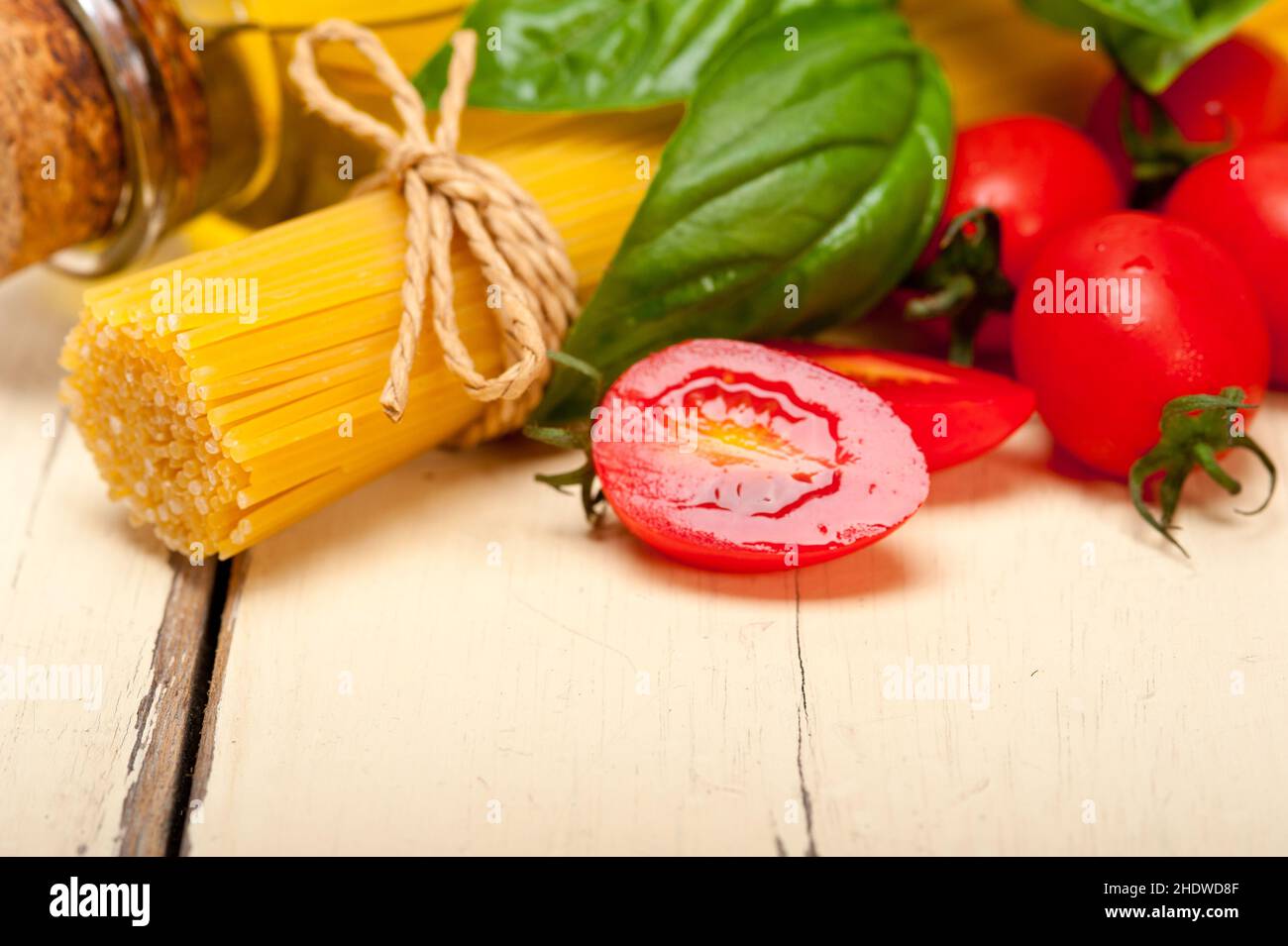 ingredient, spaghetti, italian cuisine, ingredients, spaghettis ...