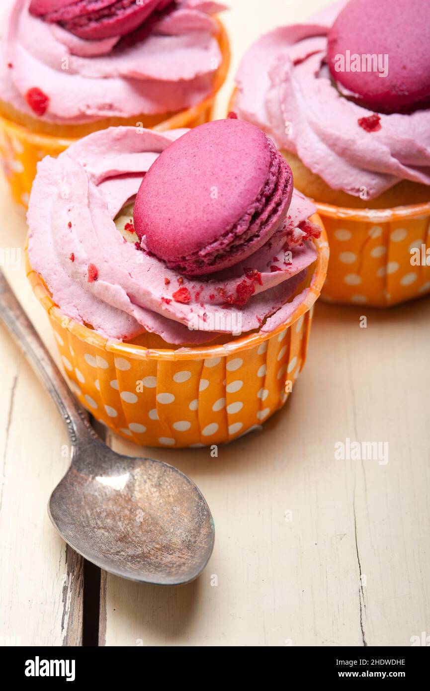 cupcake, macaron, cupcakes, macarons Stock Photo - Alamy