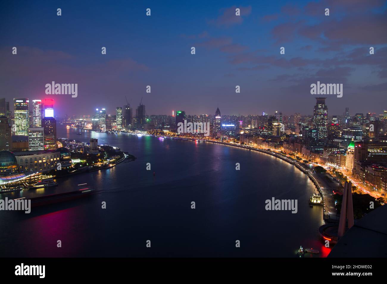 Skyscraper nights shanghai hi-res stock photography and images - Alamy