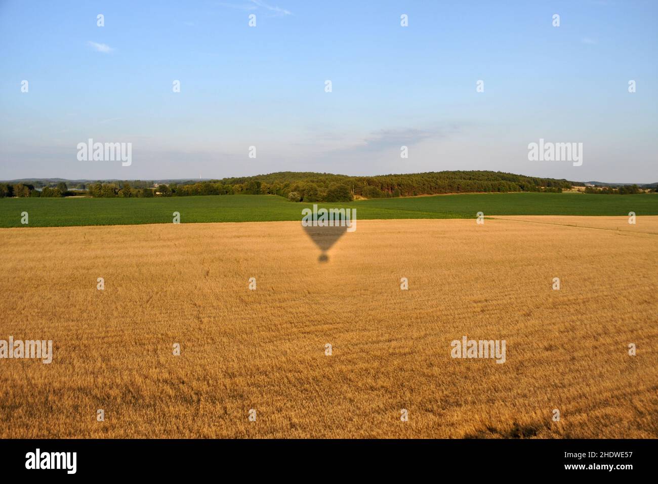 Balloon photographs hi-res stock photography and images - Alamy