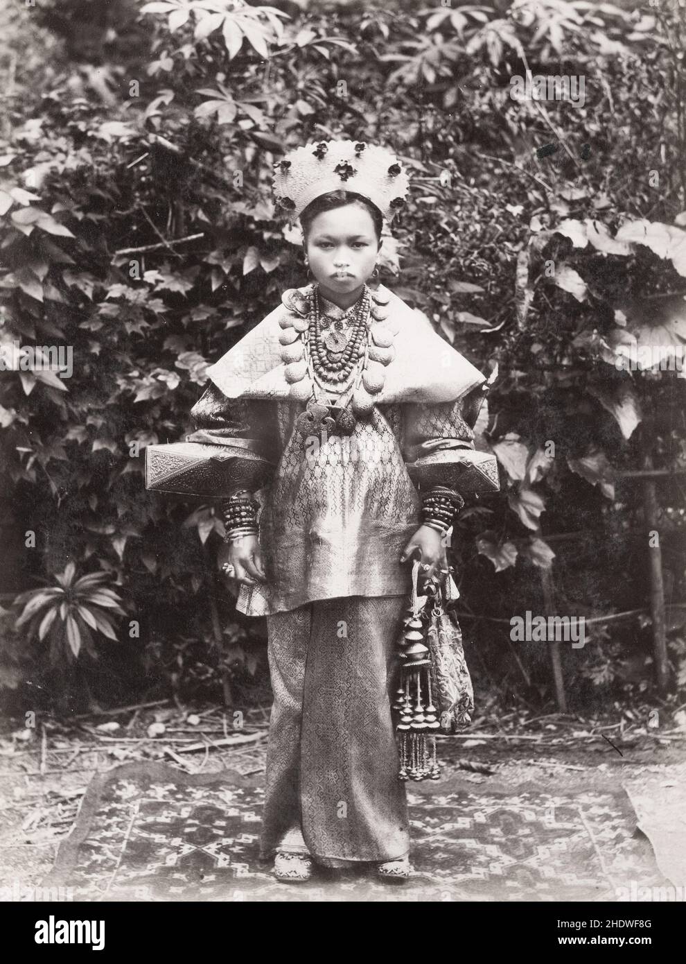 Dutch Woman Traditional Clothes High Resolution Stock Photography and ...