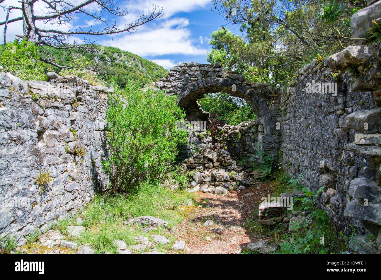 old ruin, romanesque, old ruins, romanesques Stock Photo - Alamy