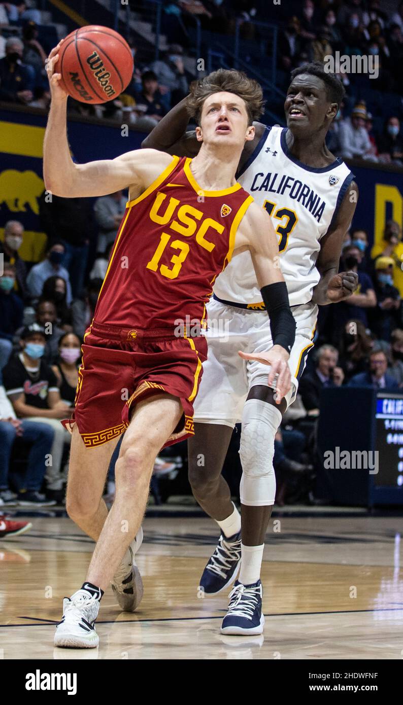 January 06 2022 Berkeley, CA U.S.A USC Trojans guard Drew Peterson (13) goes to the basket ...