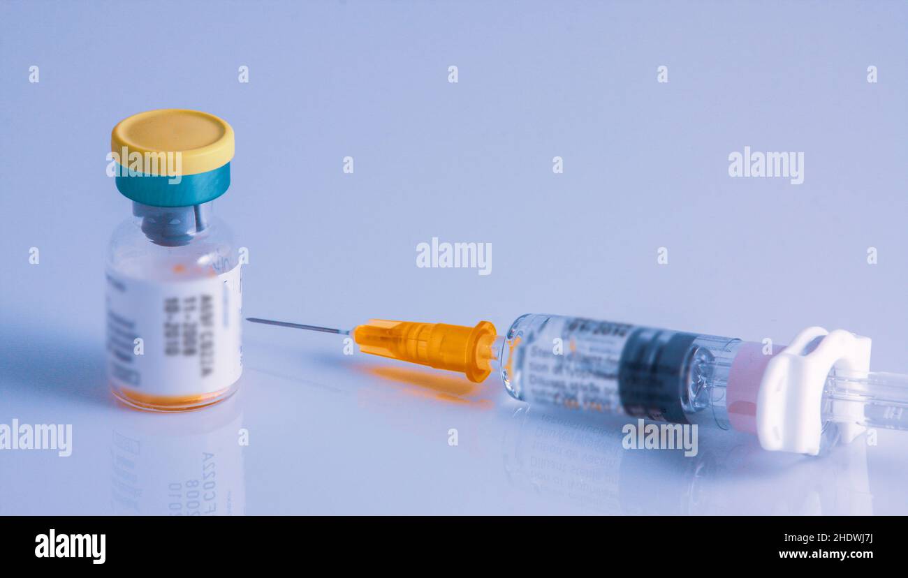 Pharmacy flu vaccination hi-res stock photography and images - Alamy