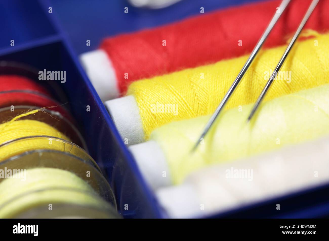 Straight thread hi-res stock photography and images - Alamy