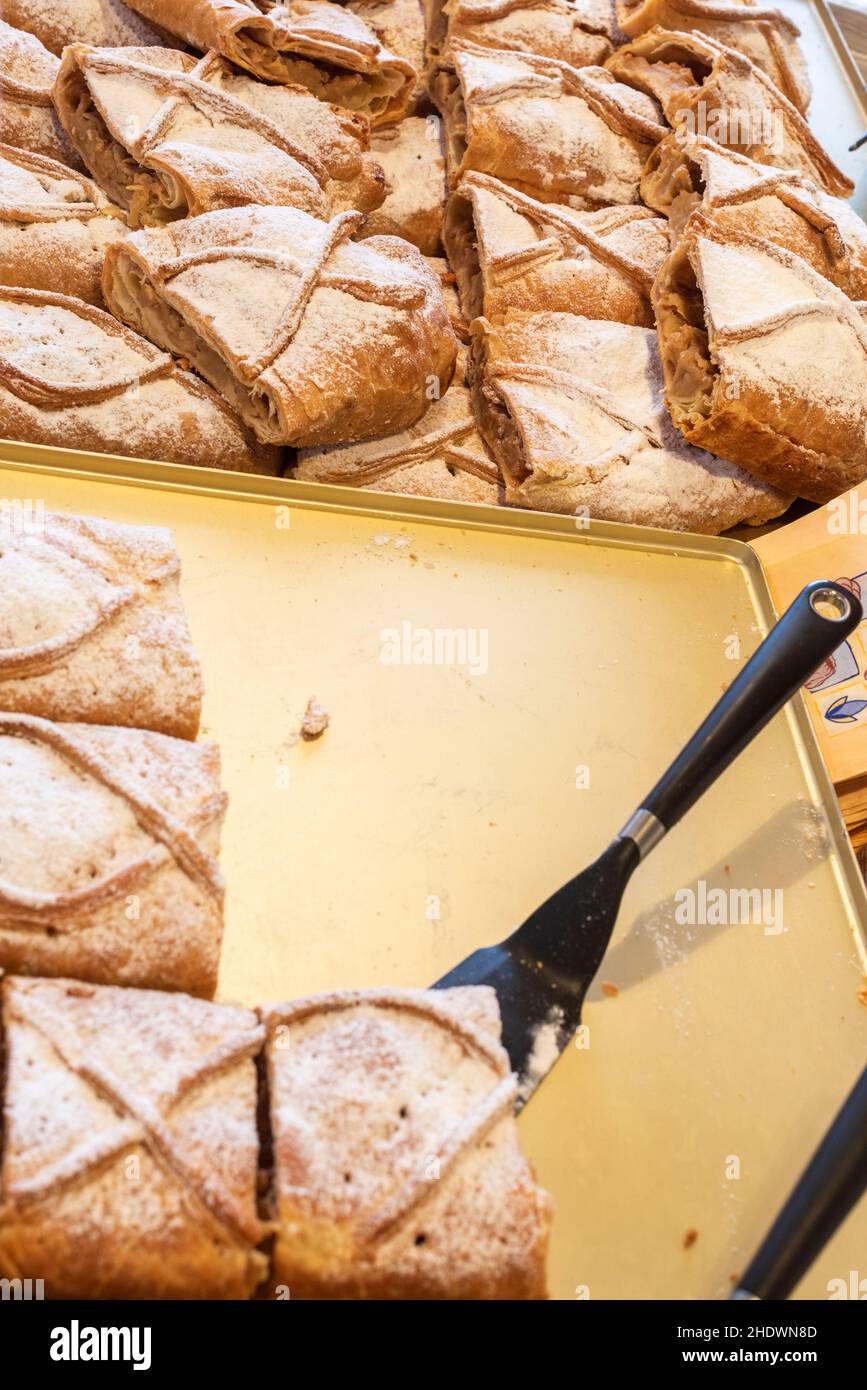 apple strudel, apple strudels Stock Photo - Alamy