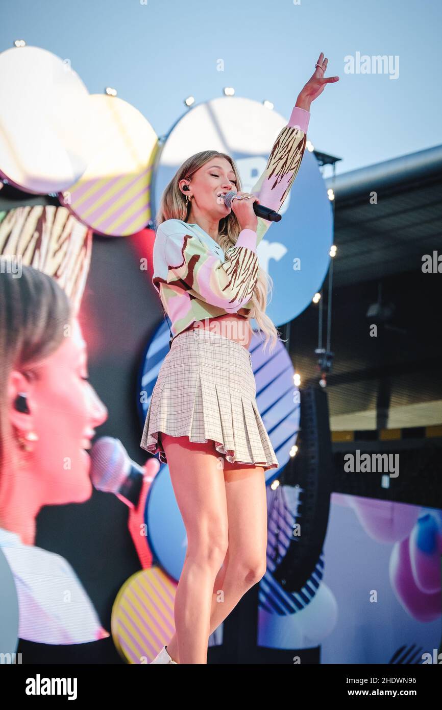 Leony singer hi-res stock photography and images - Alamy