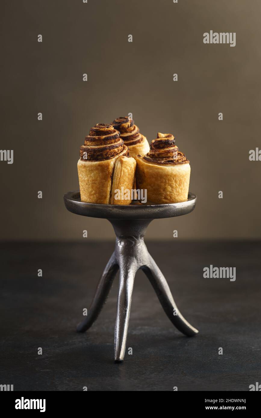 design, cinnamon bun, cake stand, designs, cinnamon buns, cakestands ...