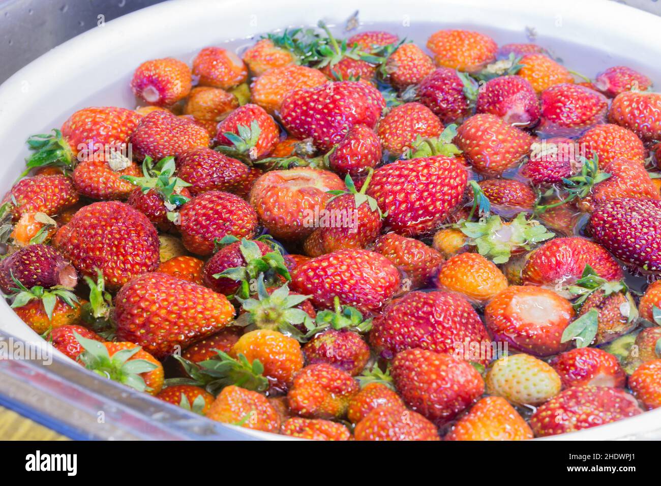 strawberry, washing, strawberries, wash Stock Photo - Alamy