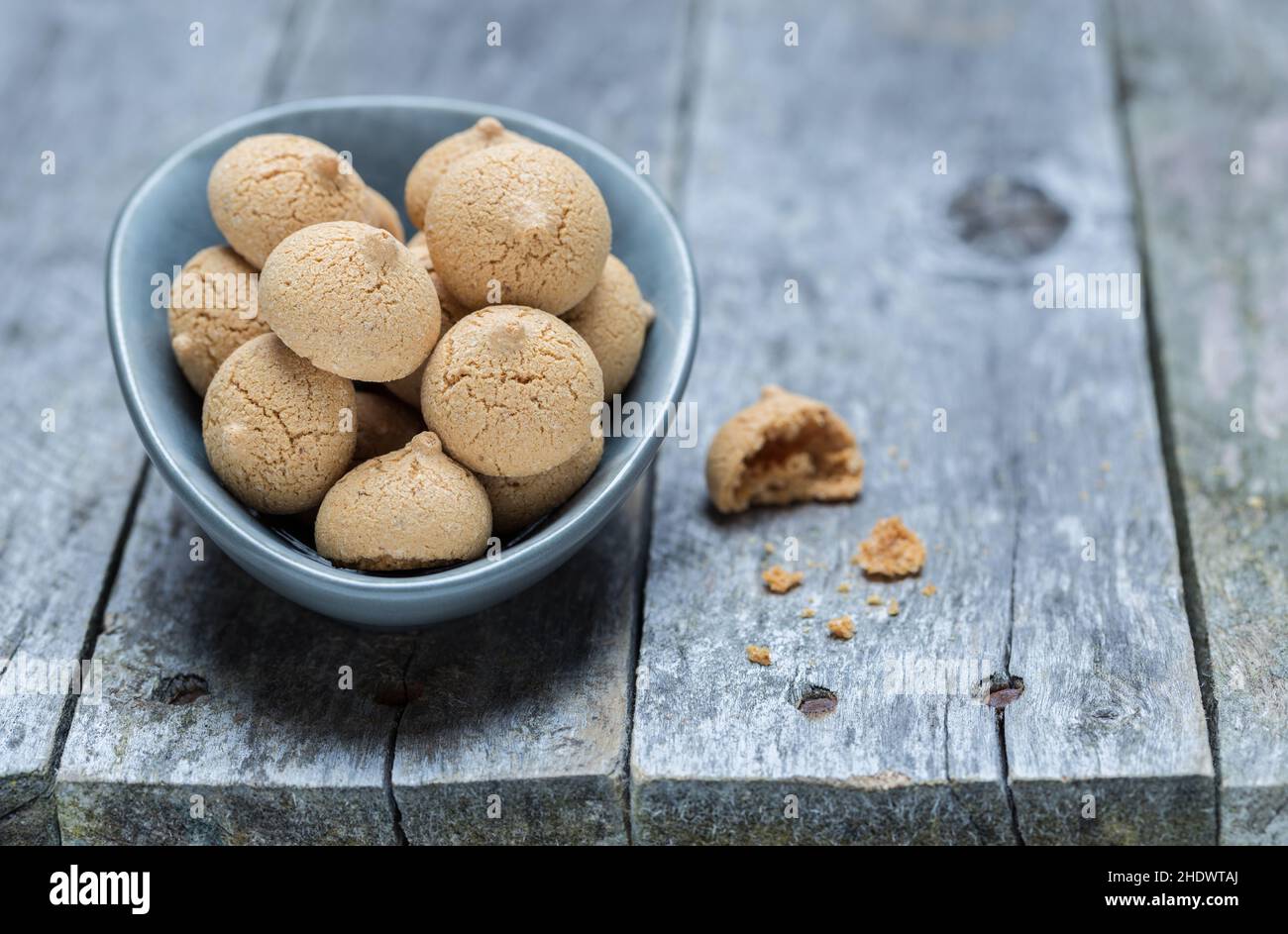 Amaretti crust hi-res stock photography and images - Alamy