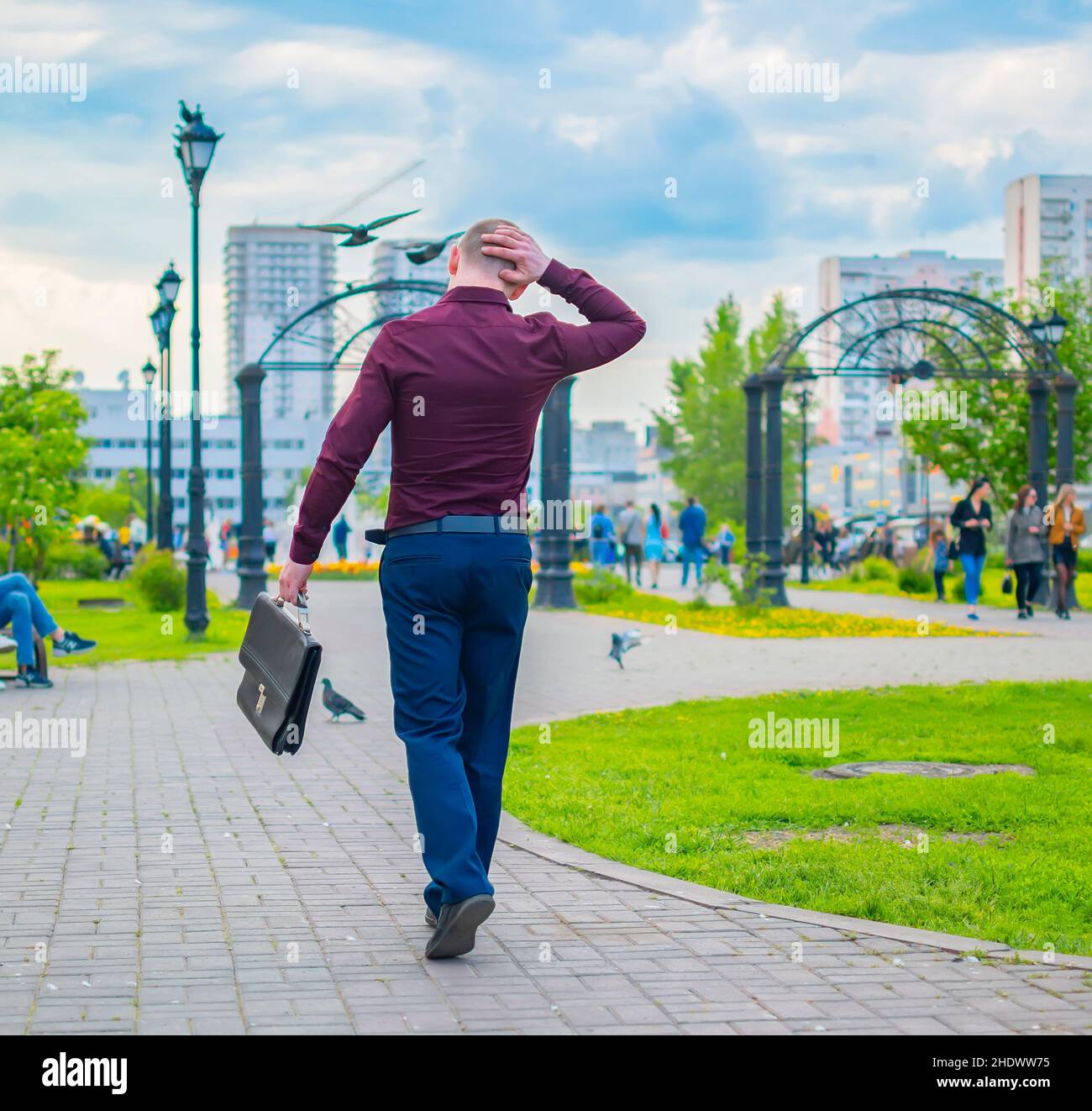 Man carrying a briefcase hi-res stock photography and images - Alamy