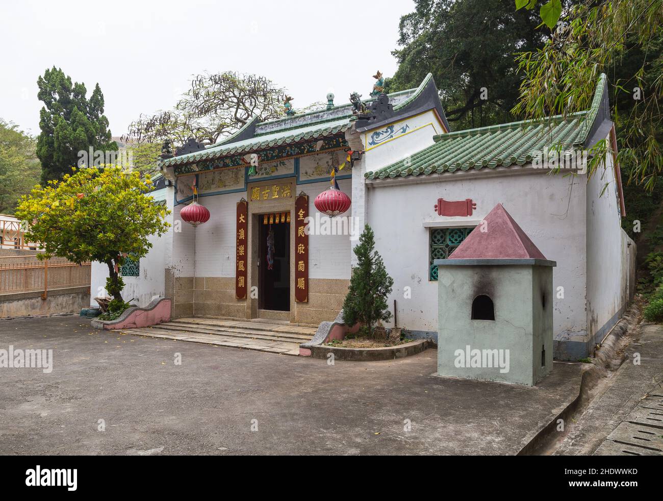 Village buddhist temples hi-res stock photography and images - Alamy
